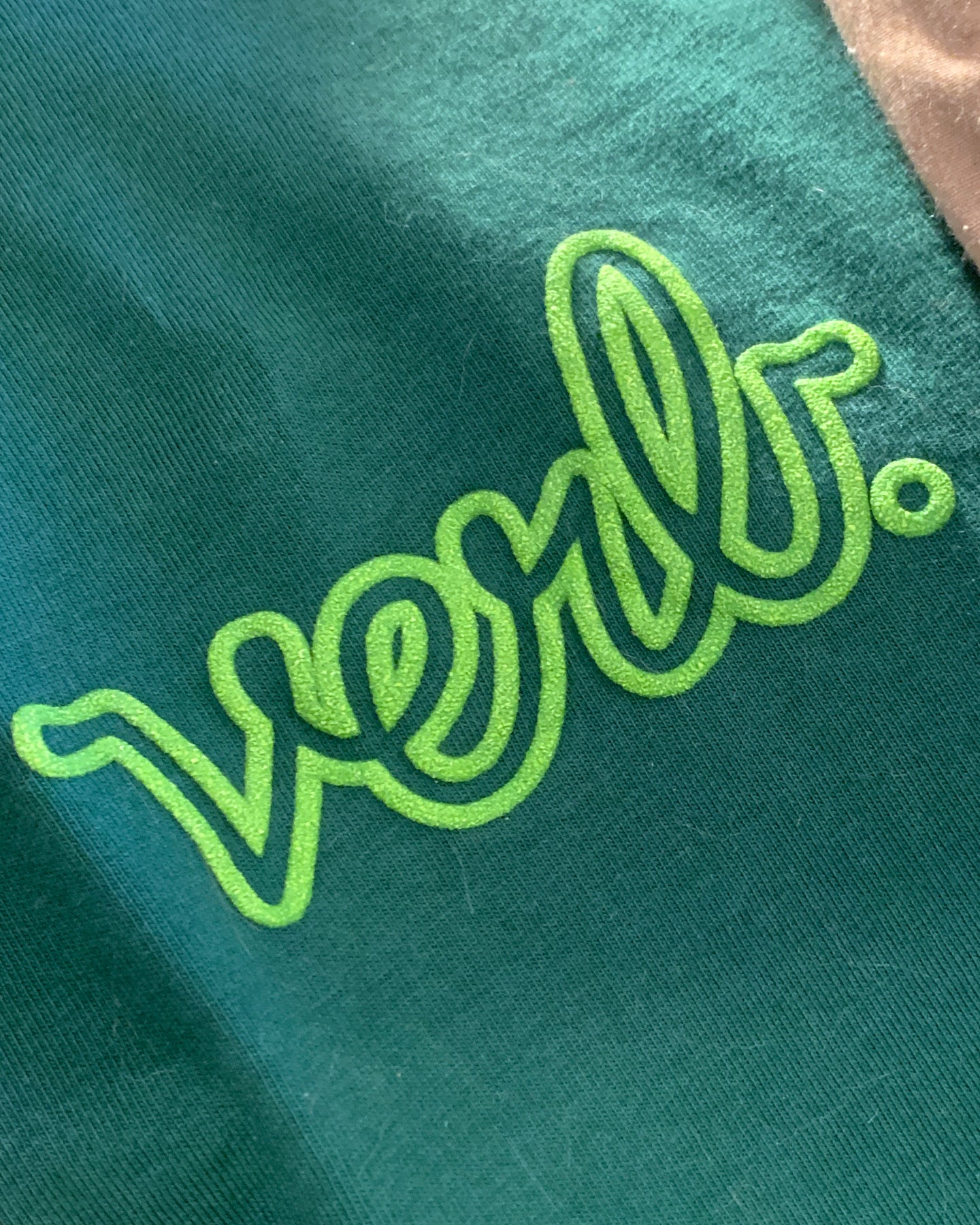 Tees – Verb.